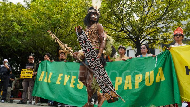 Papua’s Awyu, Moi Sigin Tribes Deliver Petition of Support to Top Court ...